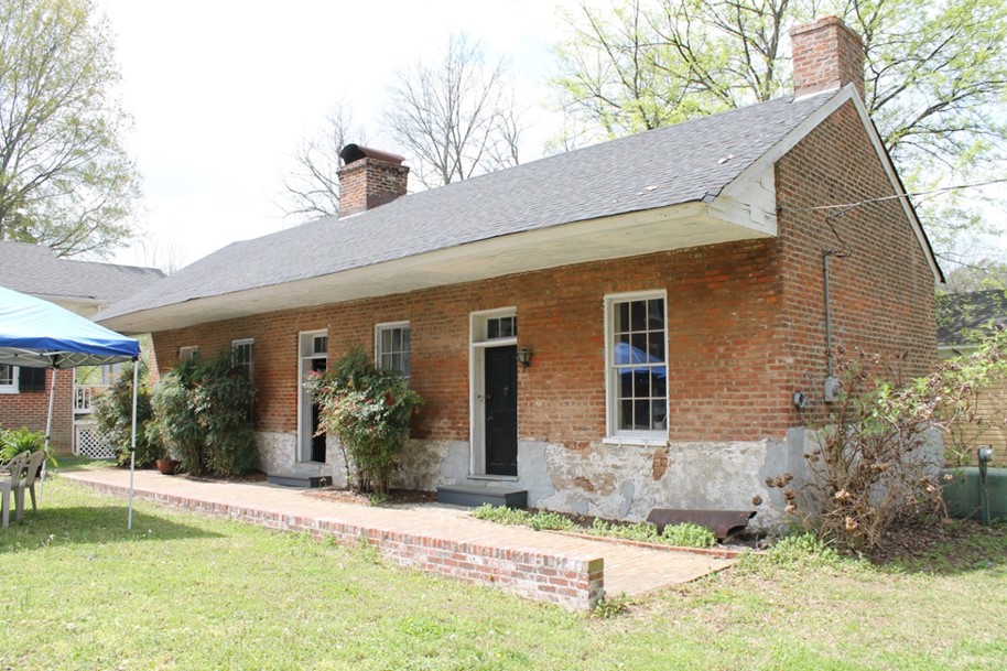 Identifying Slave Dwelling Sites - Behind the Big House
